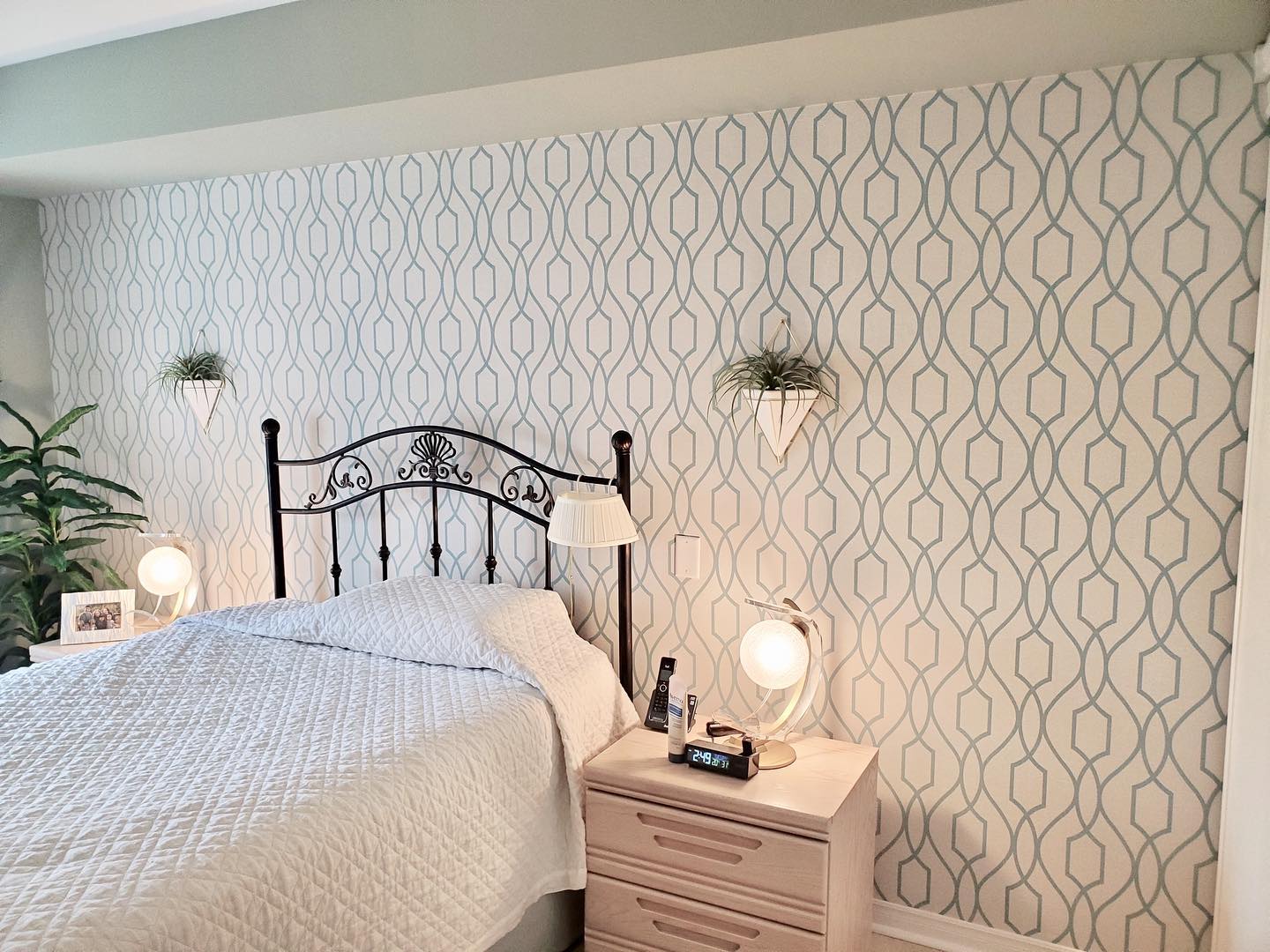 34 Bedroom Back Wall Designs – HomeCrisp